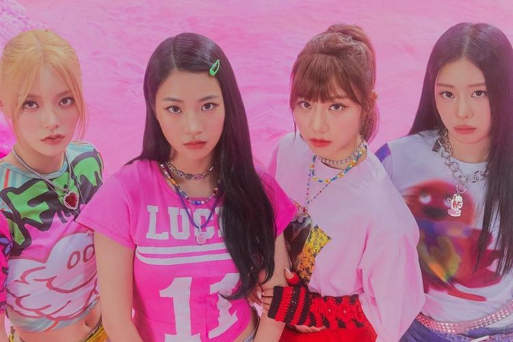 Majalah izm Berikan Rating Album Debut "Fifty-Fifty" 4.5 dari 5 Bintang ...