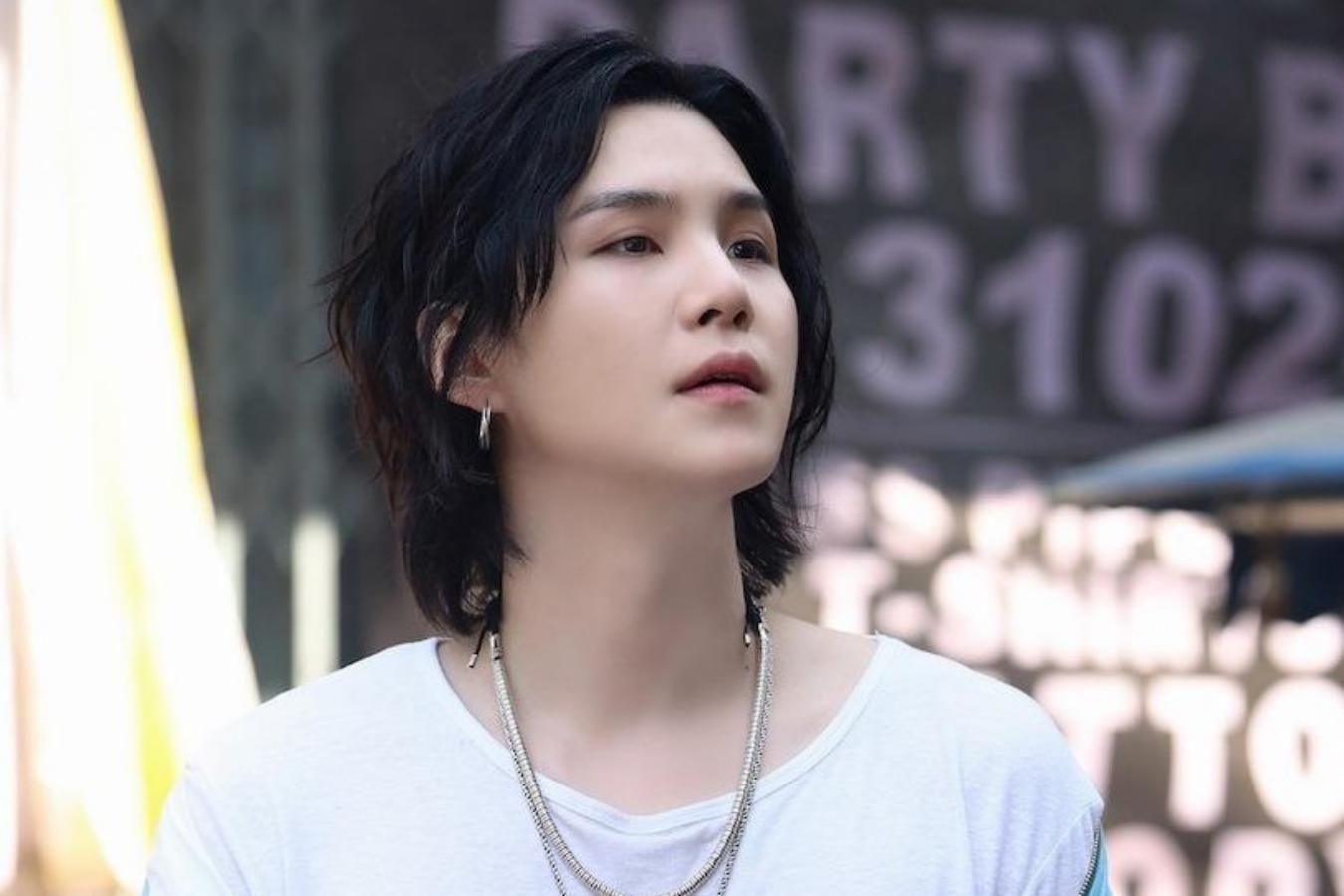 Suga BTS Catat Rekor Baru di Chart Billboard 200 - Vibrance