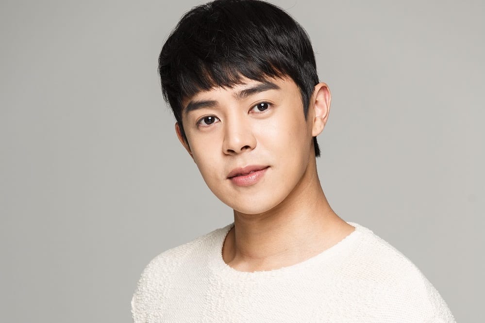 Alexander eks UKISS Segera Debut di Hollywood - Vibrance