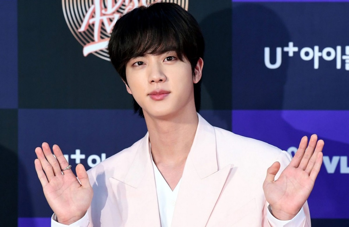 Jin BTS akan Menyapa Penggemar dalam "BTS FESTA 2024" - Vibrance