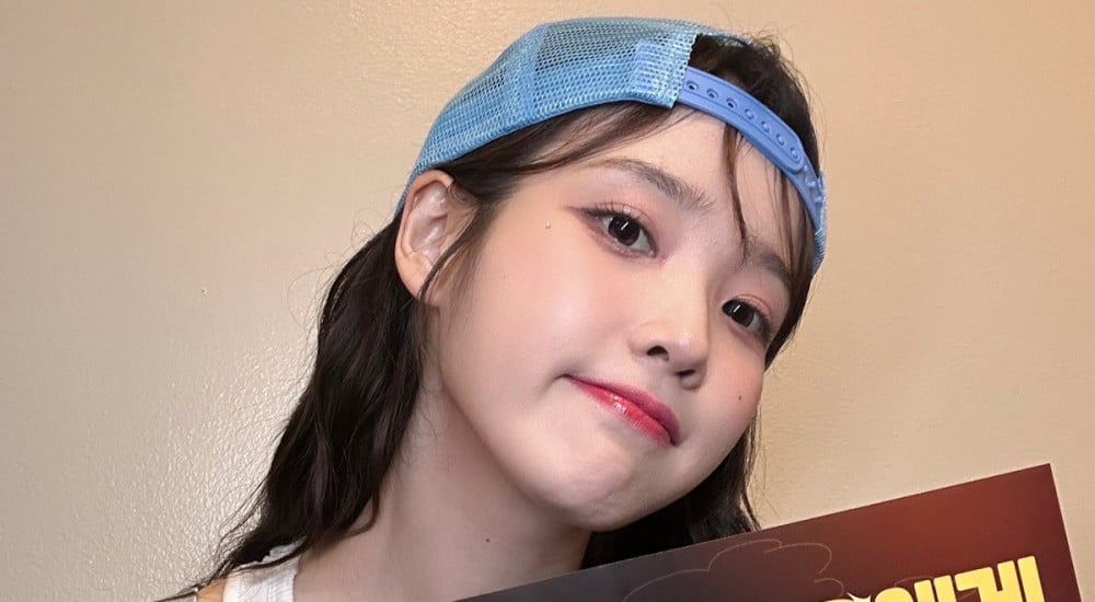 IU Traktir Stafnya Berlibur ke Universal Studios Hollywood - Vibrance