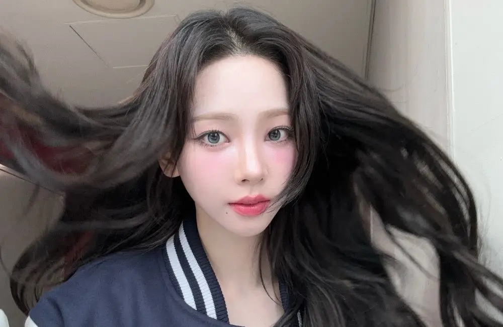 Karina aespa Beri Peringatan Bagi Sasaeng di Tengah Live Stream - Vibrance